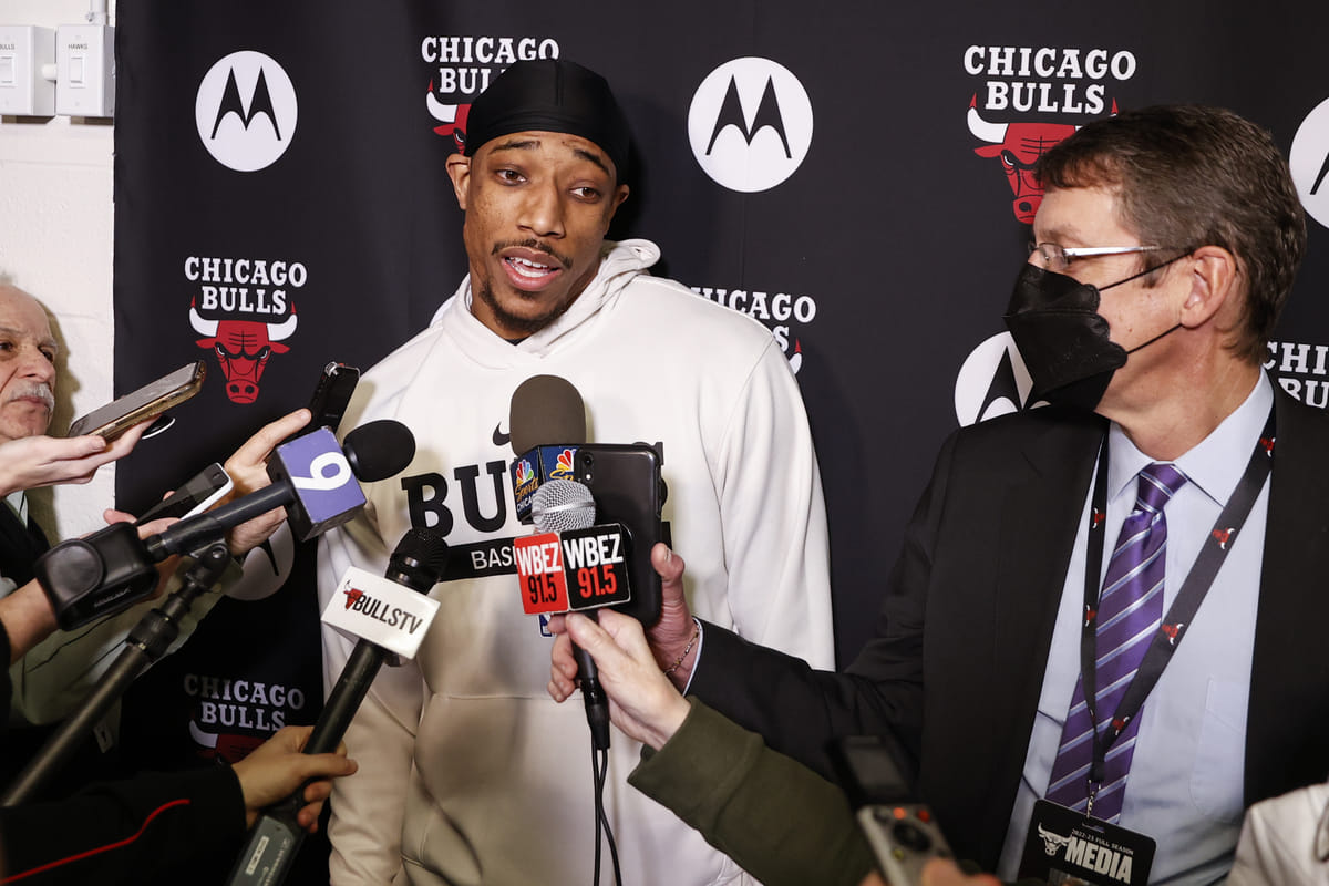 LeBron James, Alex Caruso in splits at DeMar DeRozan’s cheeky 'Coach ...