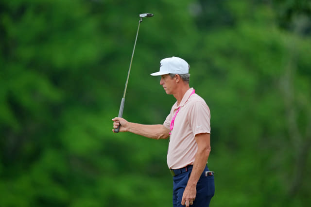Golf Broadcaster reacts to Scottie Scheffler's lip-out short putt at ...
