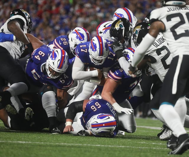 "Chris jones literally injured his neck" - Fans call out NFL over data ...