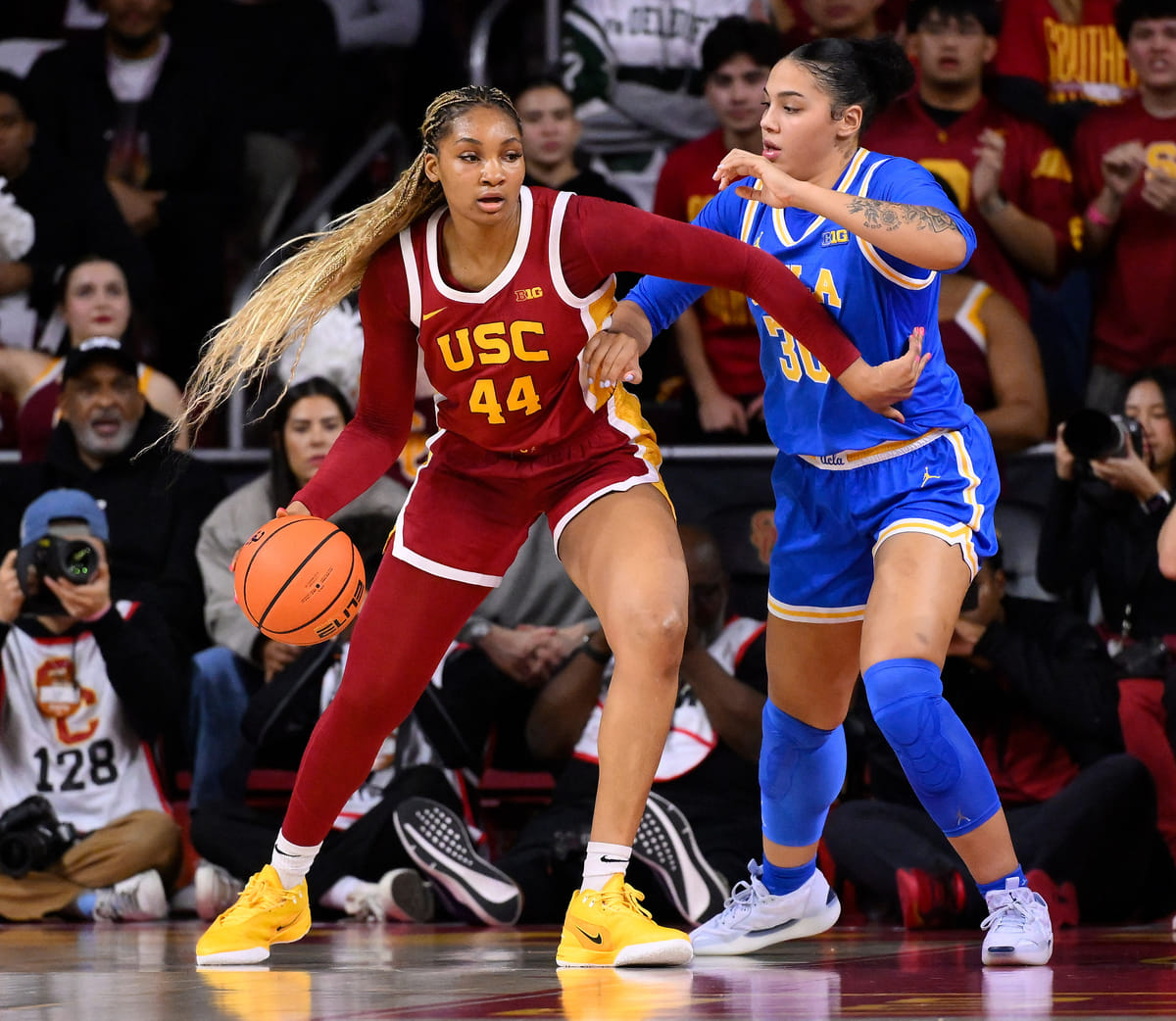 “Forever grateful for you”: College hoops fans react as Kiki Iriafen ...