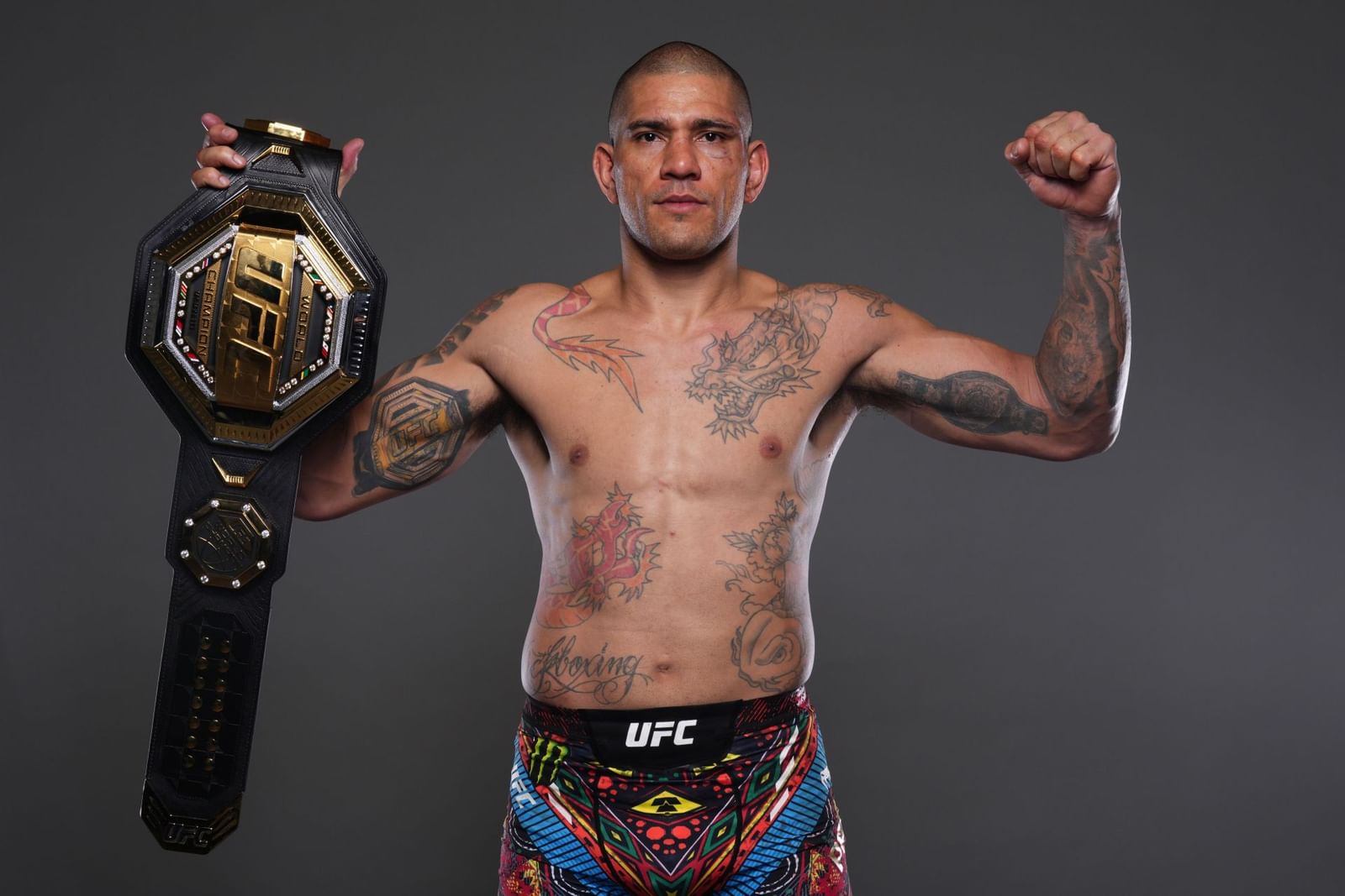 What belts does Alex Pereira have?