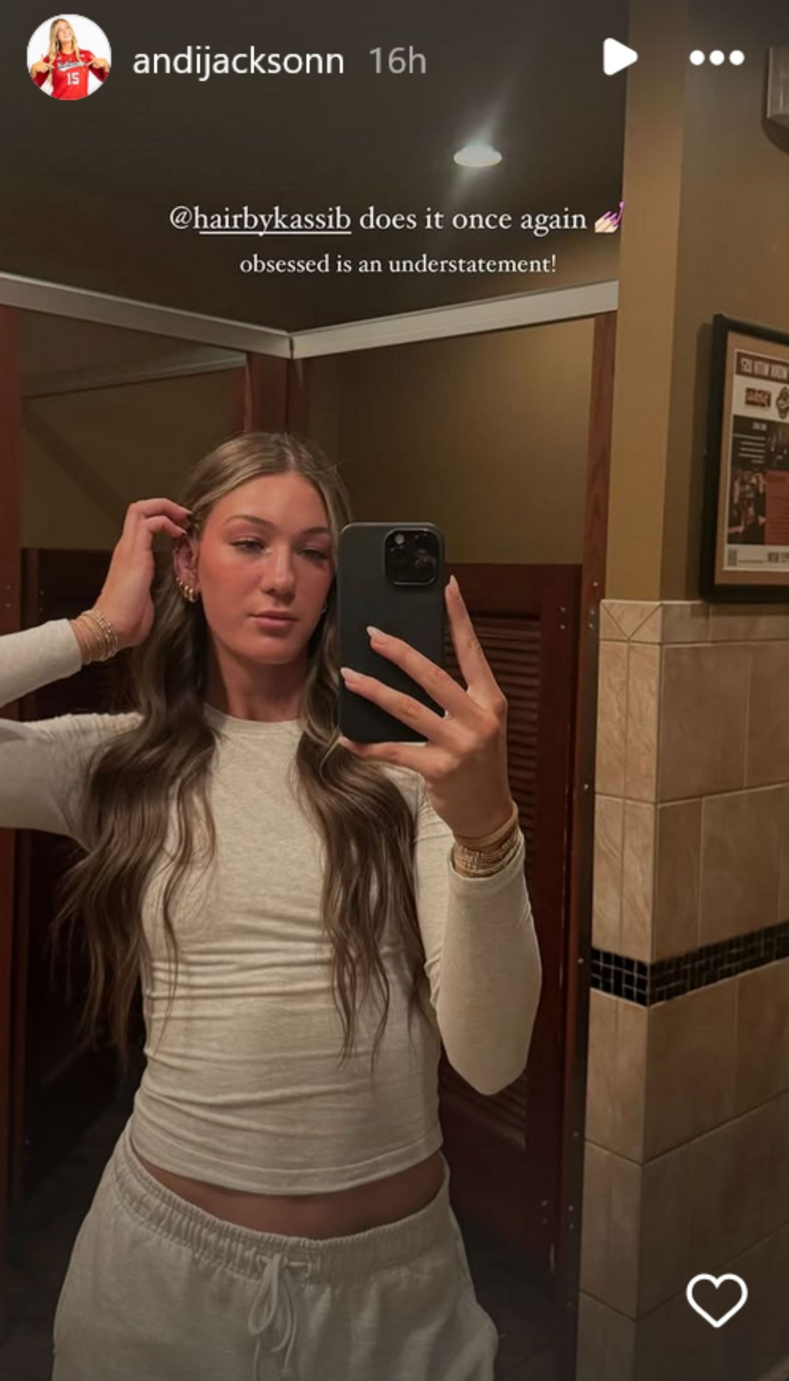 Nebraska Cornhuskers volleyball star Andi Jackson shows off new hairstyle during off-season