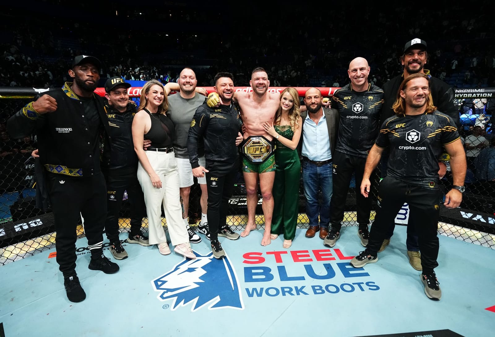 Who is the coach of Dricus du Plessis?