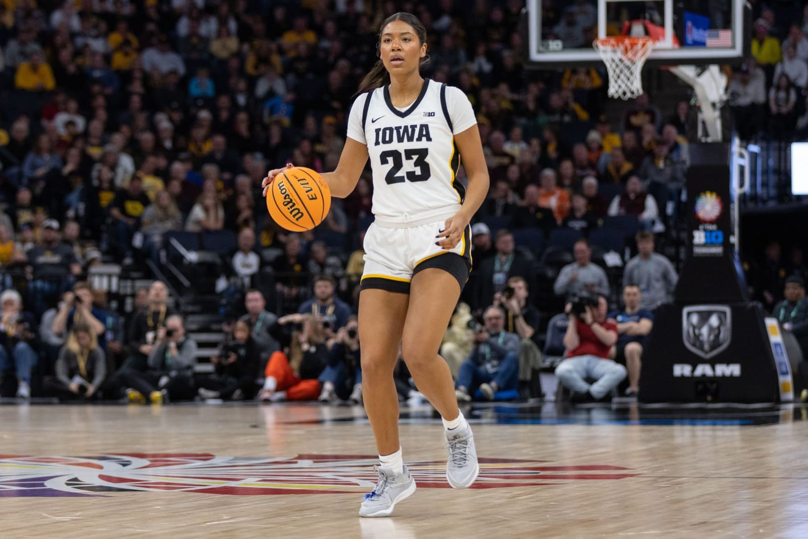 "Hair is so slay": Iowa's Kylie Feuerbach reacts to Jada Gyamfi's ...