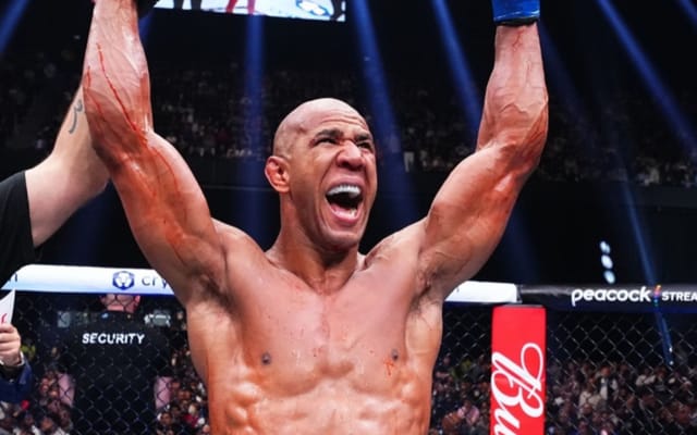 "How TF did he come back with his face falling off?" - When an ex-UFC ...