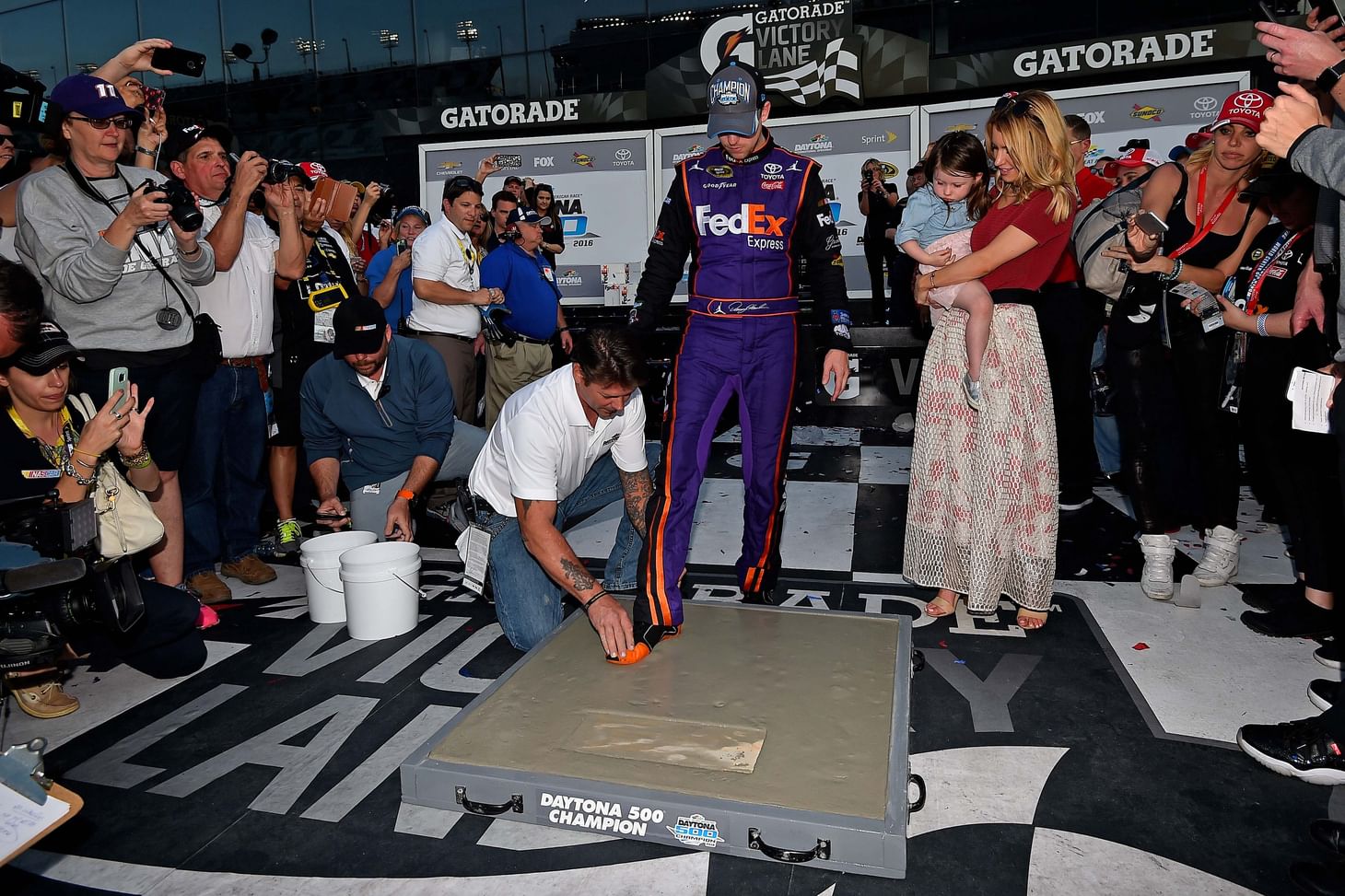 Revisiting closest Daytona 500 finish ever recorded ft. Denny Hamlin ...