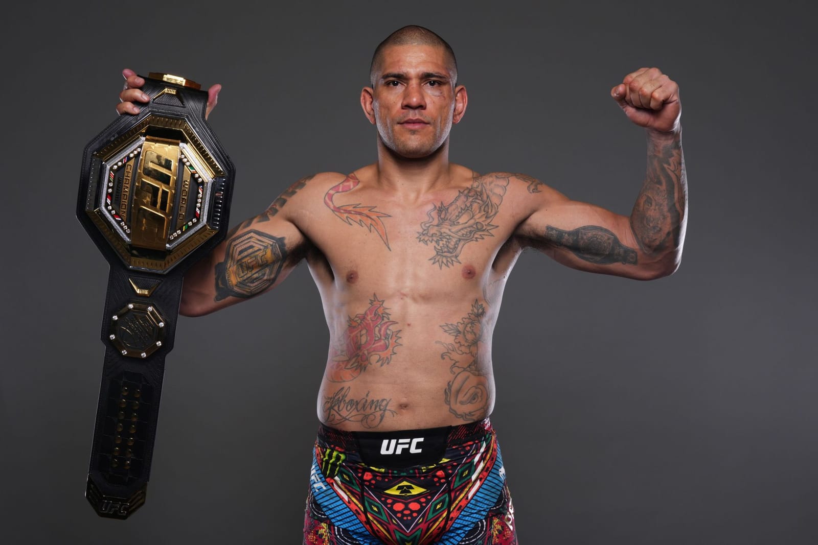 What is Alex Pereira's MMA Record?