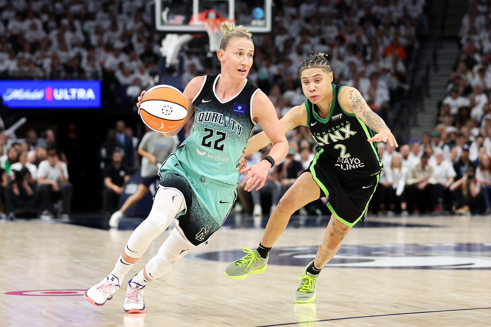 "Angel's a good screener now" - WNBA fans react to Courtney Vandersloot's improved mid-range jumper