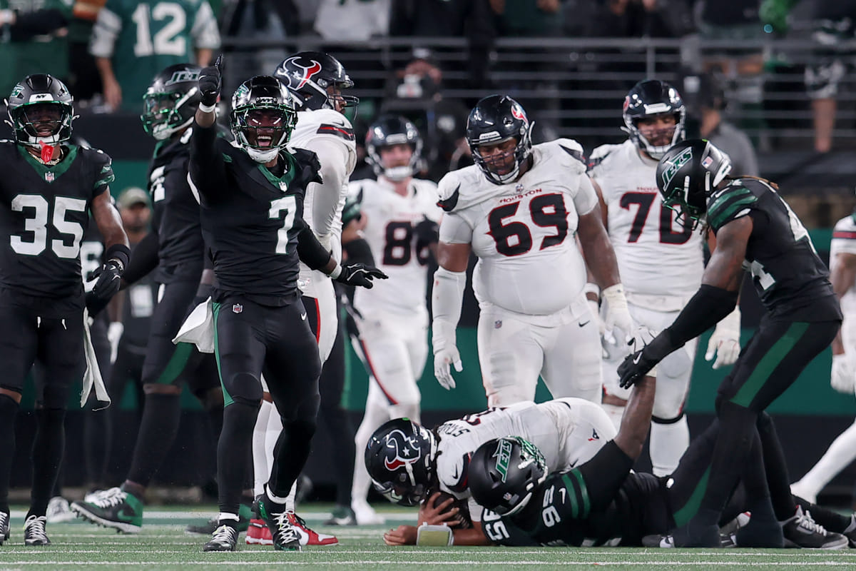 “Very boom or bust move” - NFL fans react to Haason Reddick signing $14,000,000 deal with Buccaneers