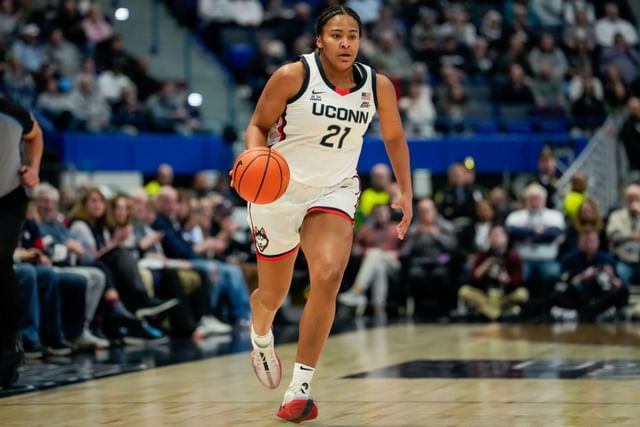 Who are Sarah Strong’s parents? Meet her parents, Danny Strong and ...