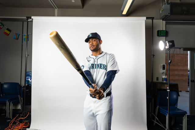 "I used to be afraid of ordering pizza"- Mariners star Julio Rodriguez ...
