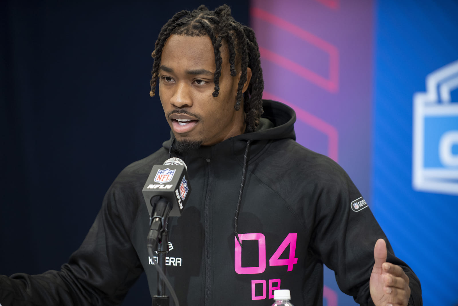 Jahdae Barron credits his mom for fueling his fire after blazing 40 ...