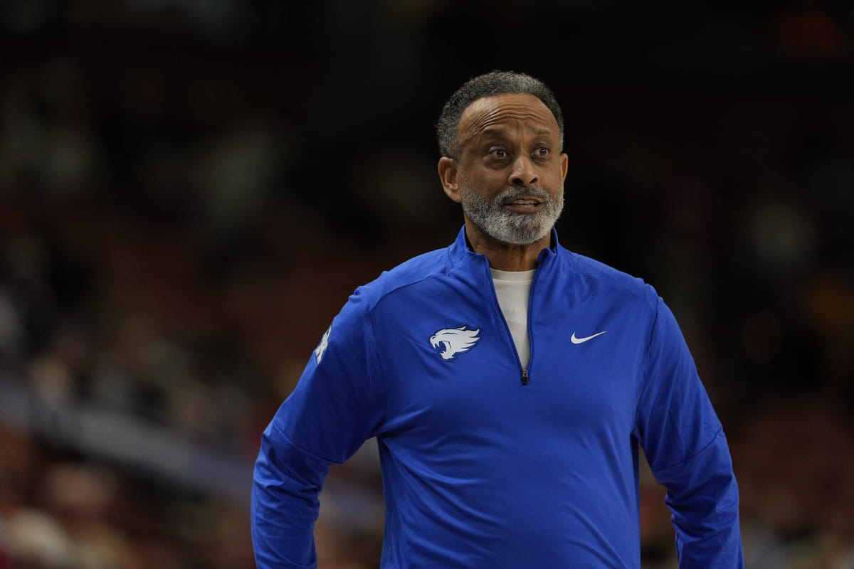 Elizabeth Kitley: Former Virginia Tech star Elizabeth Kitley drops 2 ...