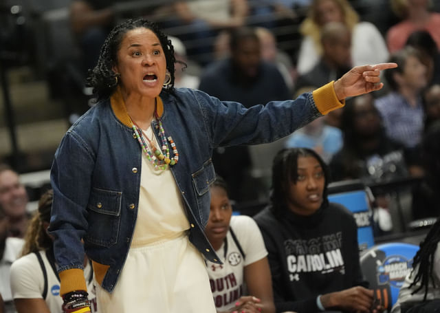 Dawn Staley: Dawn Staley outfit today: South Carolina coach dons maroon ...