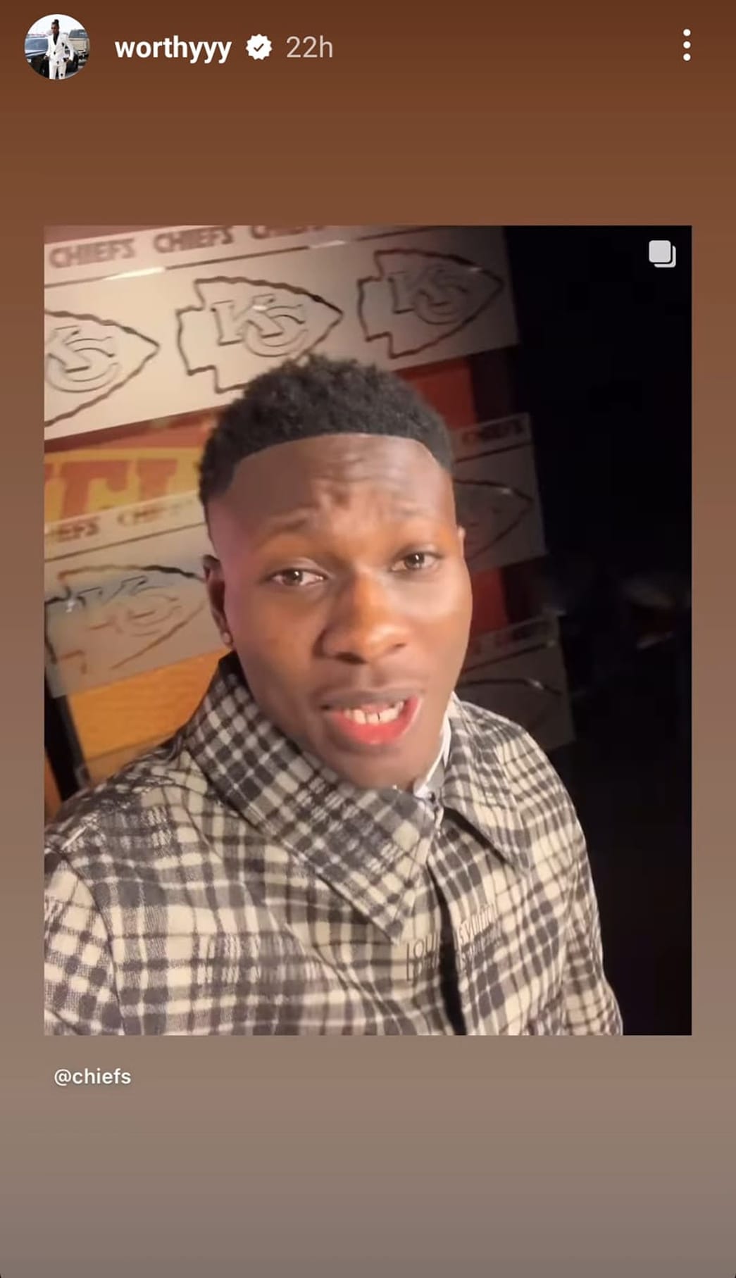 Xavier Worthy shares special moment with young Chiefs fans after recent ...