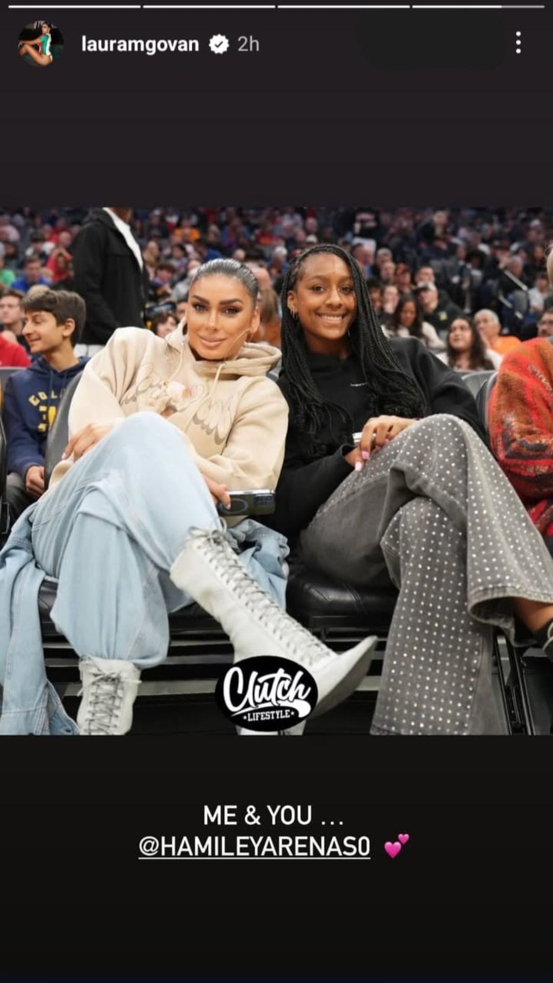 Laura Govan posts 3-word message for cute sideline picture with ...