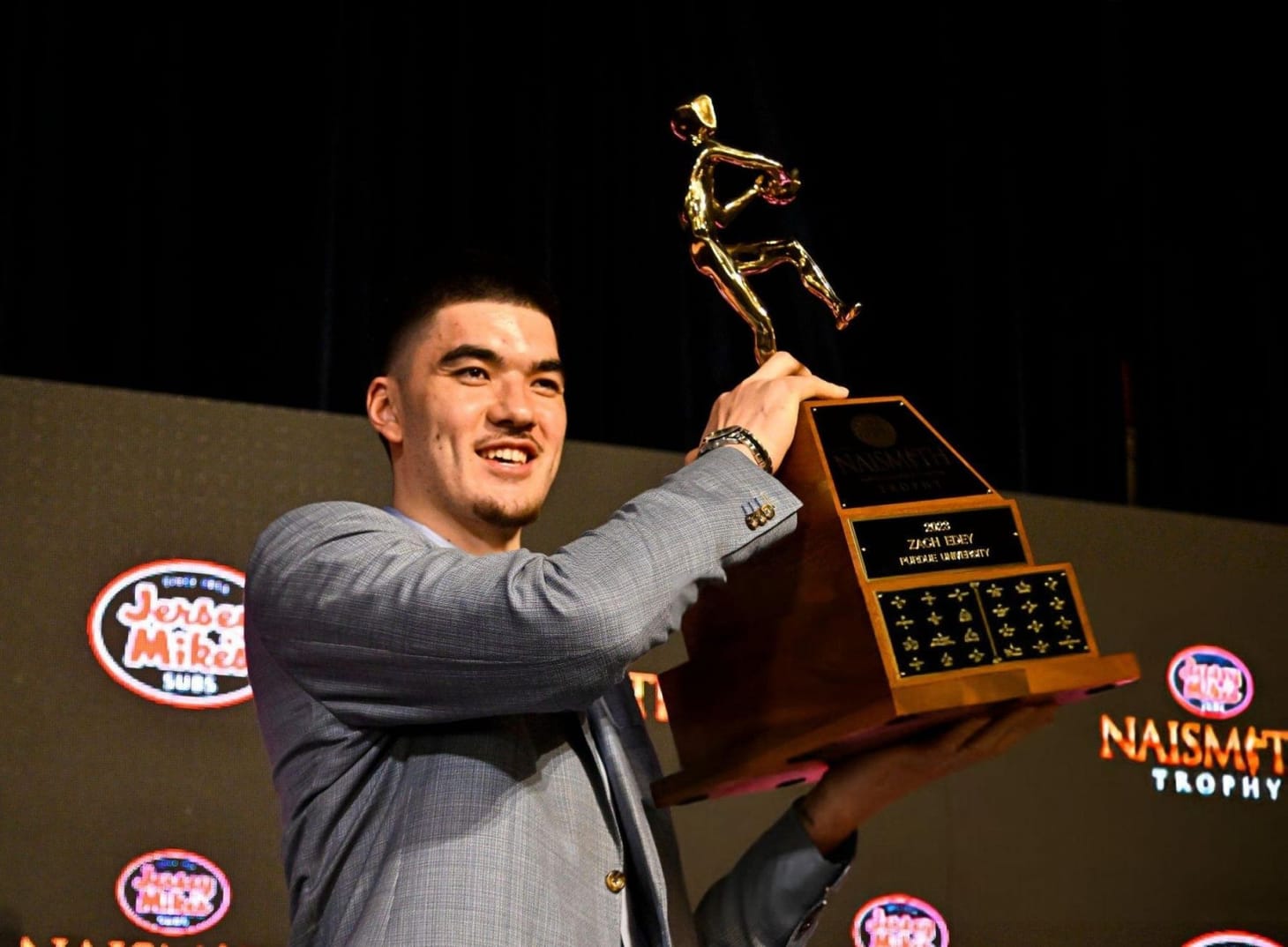 Naismith College Player of the Year Winner List and Naismith College ...