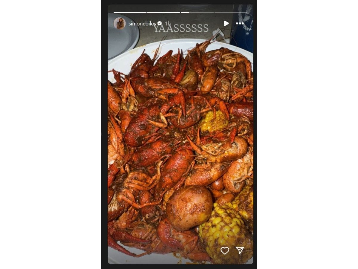 Simone Biles shows off special delicacy amid post off-season beach vacation