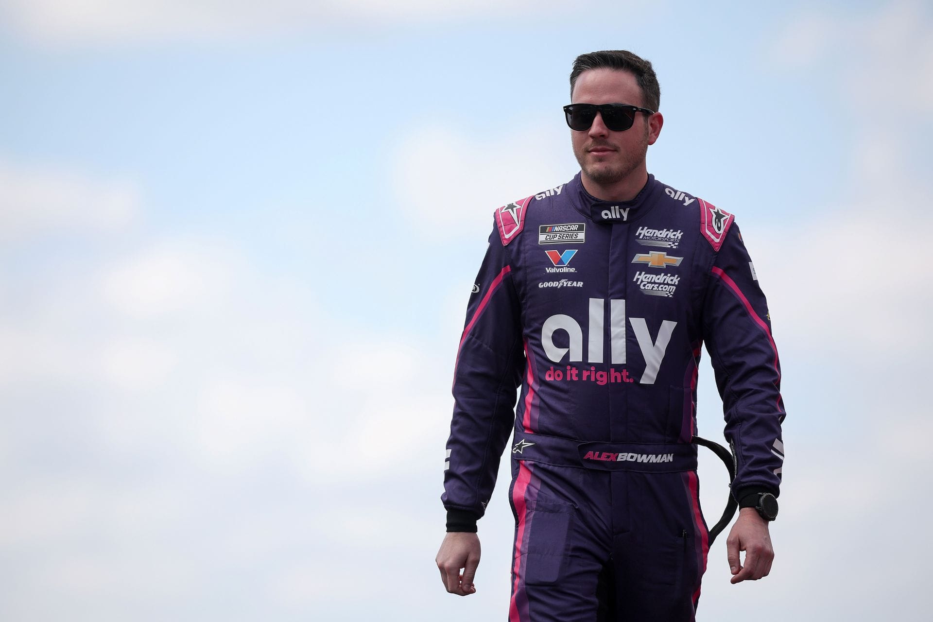 HMS ace Alex Bowman overcomes a “super sloppy day” with a ‘gift’ amid ...