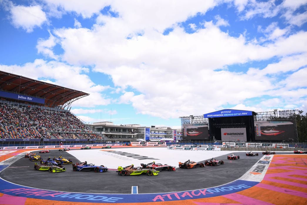“The NASCAR race already outdraws the Indycar race”: Fans react to Iowa ...