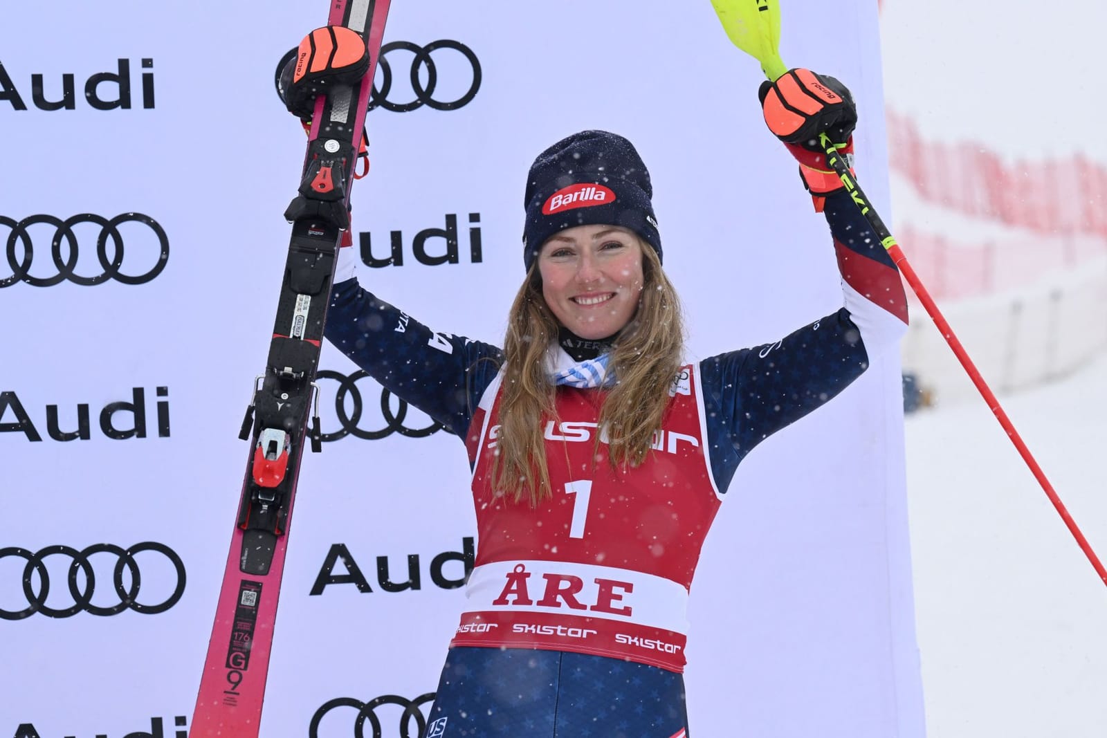 Mikaela Shiffrin reacts to cross-country skier Jessie Diggins' note ...