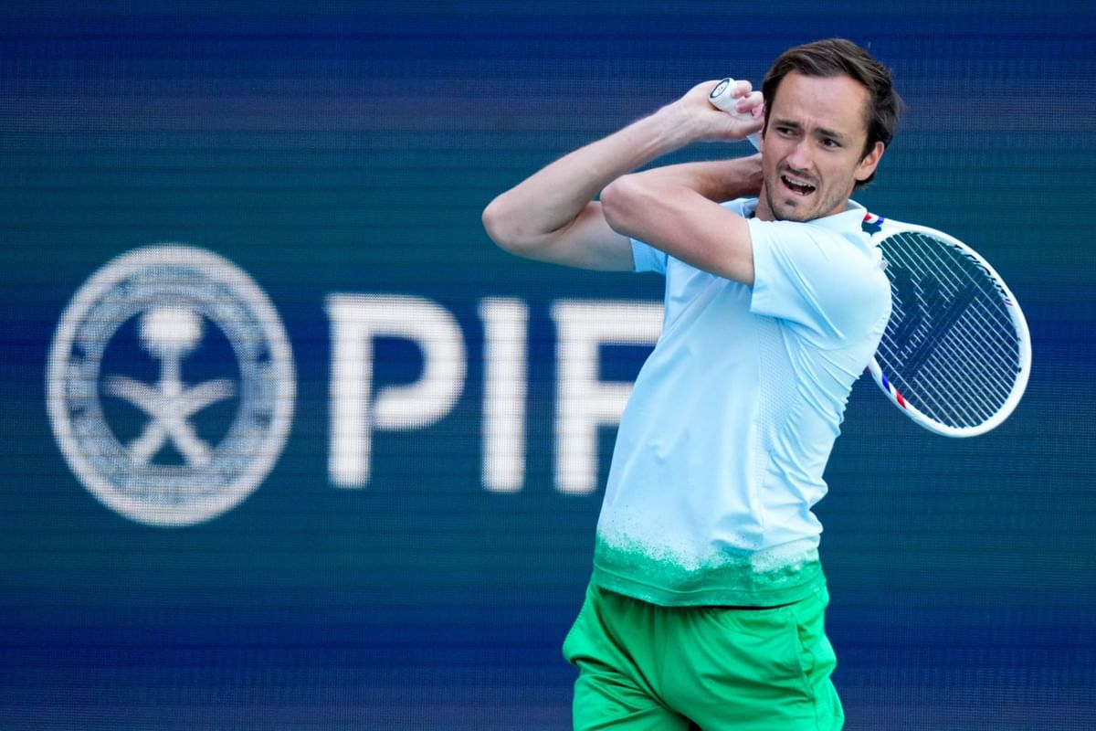 "Daniil Medvedev always blames everything other than himself";"He's spot on" - Fans react to ...