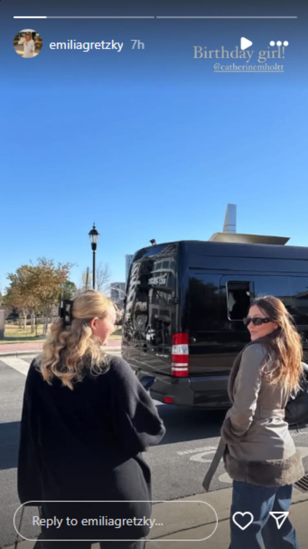 Wayne Gretzky's daughter Emma enjoys adorable puppy yoga session on ...