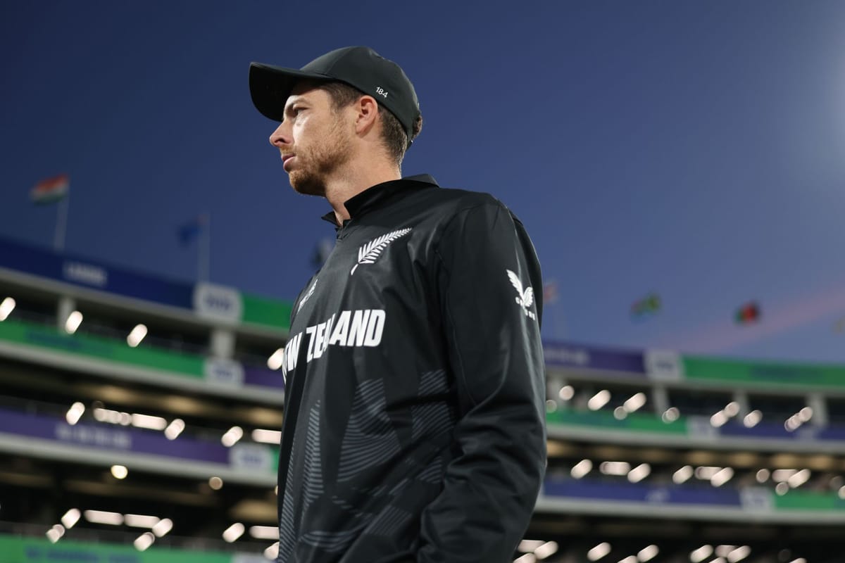 Mitchell Santner removes Heinrich Klaasen cheaply in NZ vs SA 2025 ...