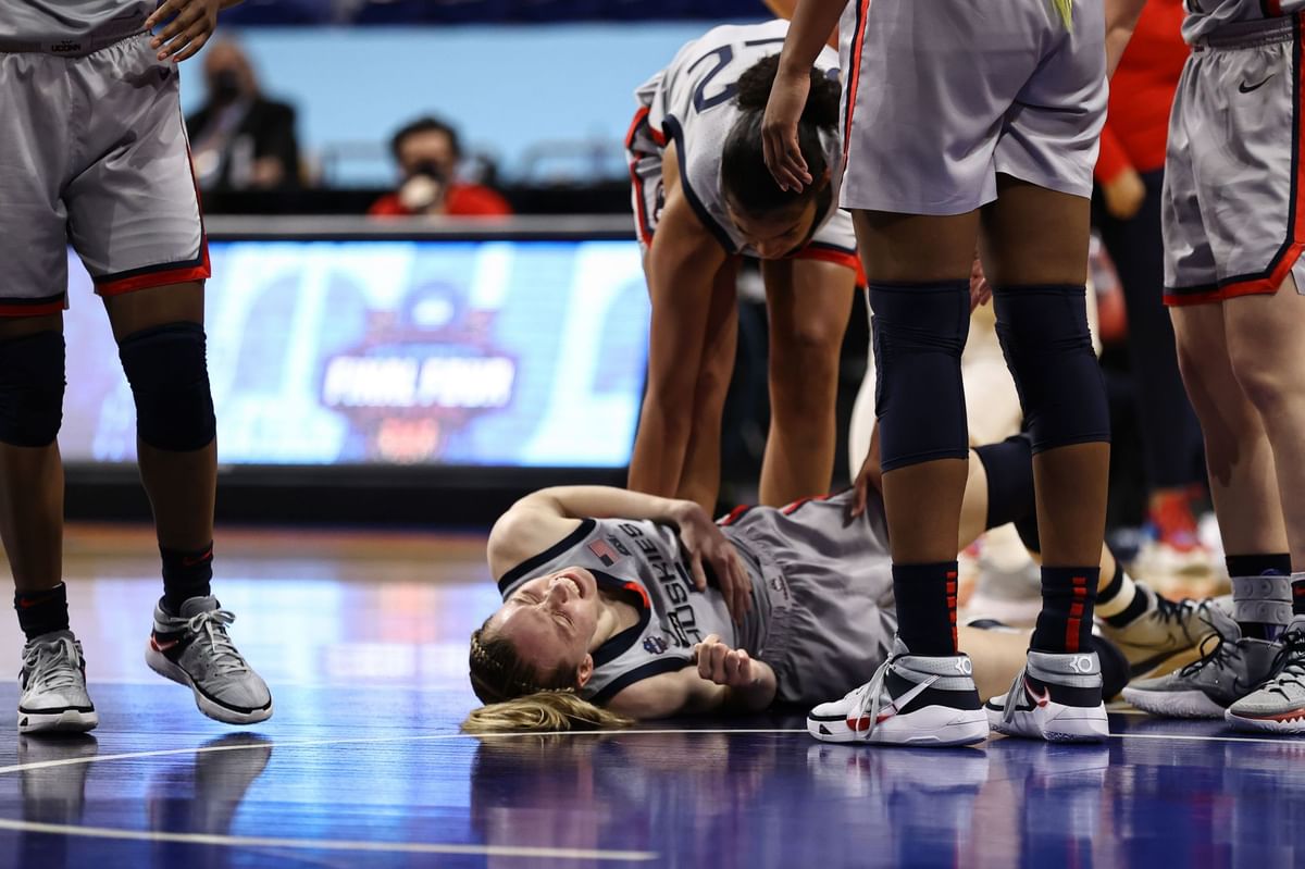 Paige Bueckers drops 2-word reaction as Kyrie Irving suffers season-ending ACL injury