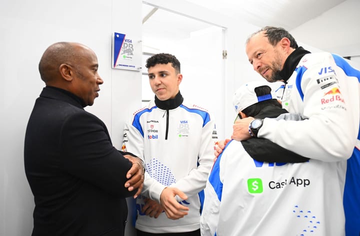 Lewis Hamilton’s father Anthony returned to V-Carb garage to talk to ...