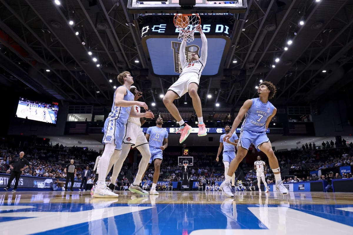 How many fouls to foul out in College Basketball?
