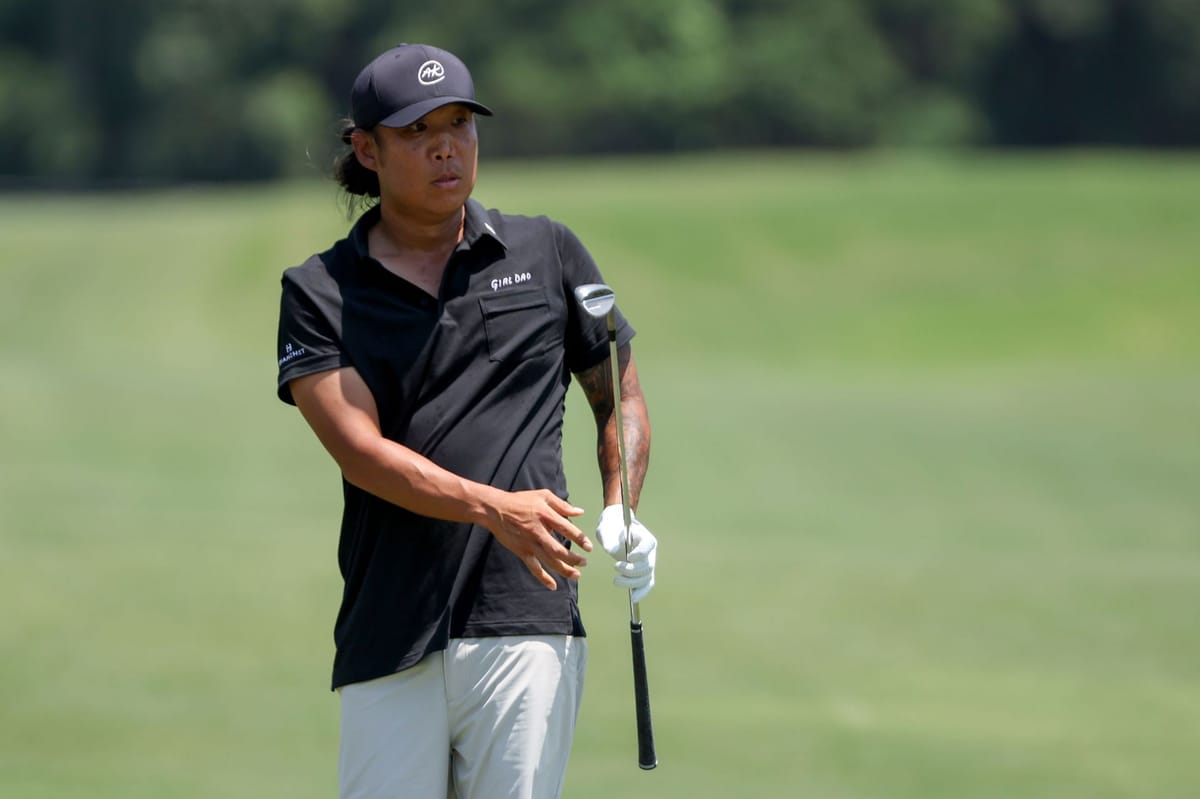 Anthony Kim celebrates being a "girldad"