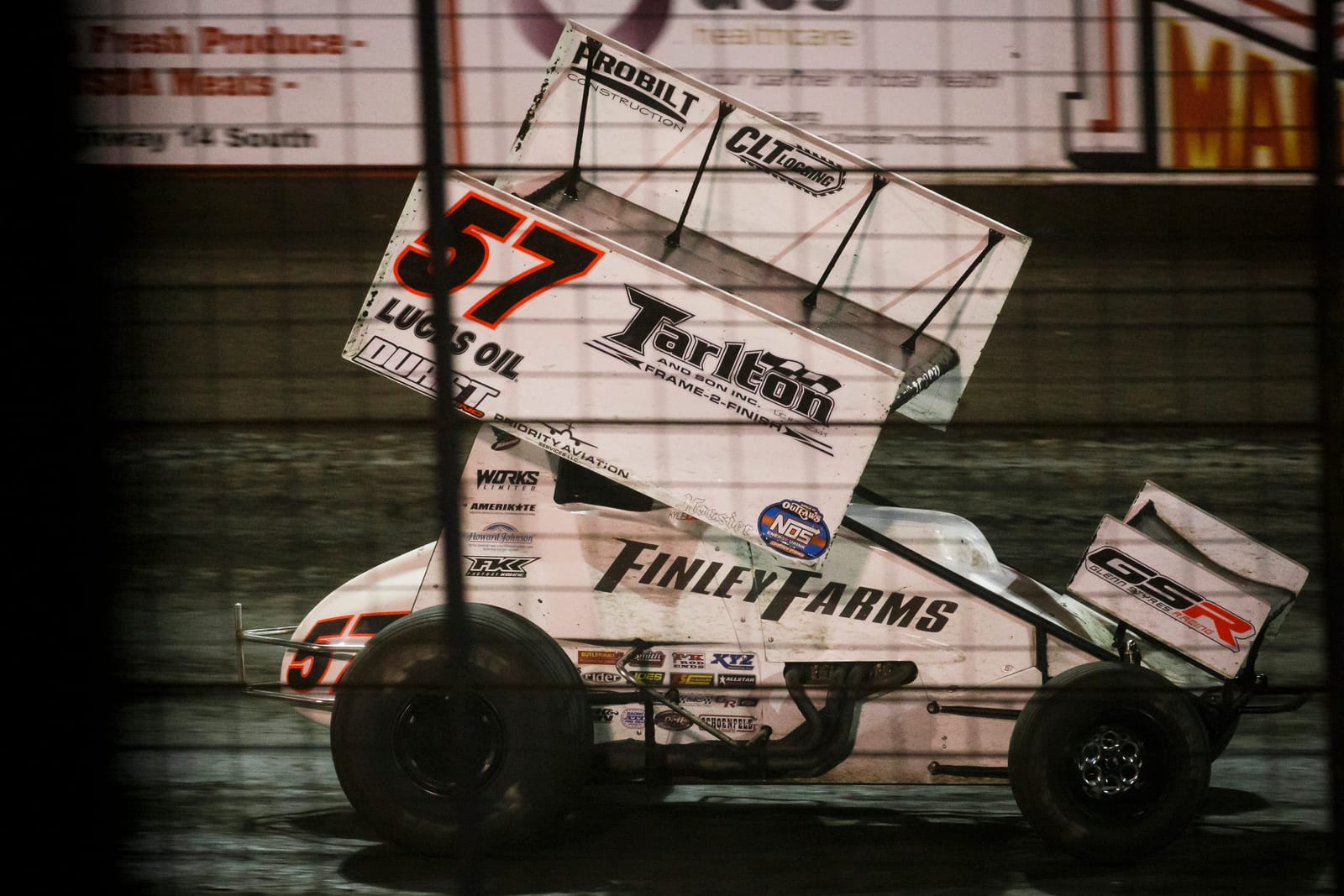Kyle Larson flexes his racing muscles with another World of Outlaws ...