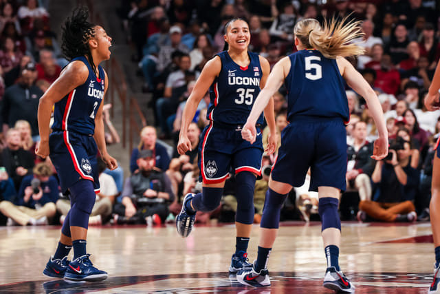 Sarah Strong, Ashlynn Shade & Huskies gush over KK Arnold as UConn star ...