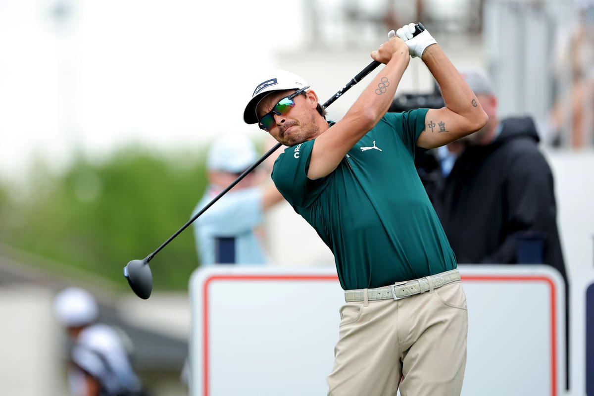 Former Navy Corpsman posts selfie with son as duo await Rickie Fowler at Valero Texas Open