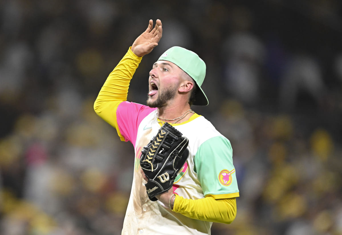 "Could've gotten an easy $200M", "Fire his agents" - MLB fans can't ...