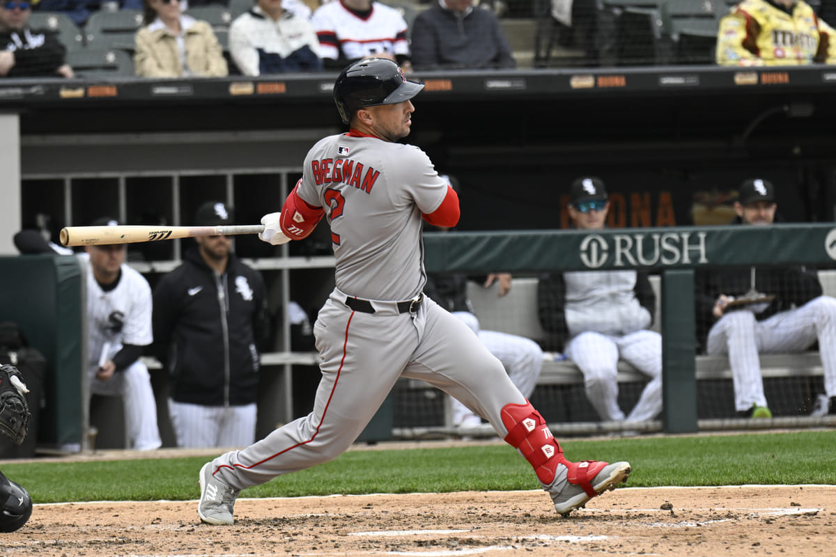 Mark Wahlberg sends his love to Alex Bregman after Red Sox slugger & his wife show off newborn son