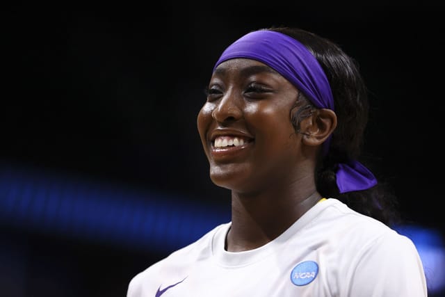 Flau'jae Johnson drops 2-word reaction after playing with fans' "blood ...