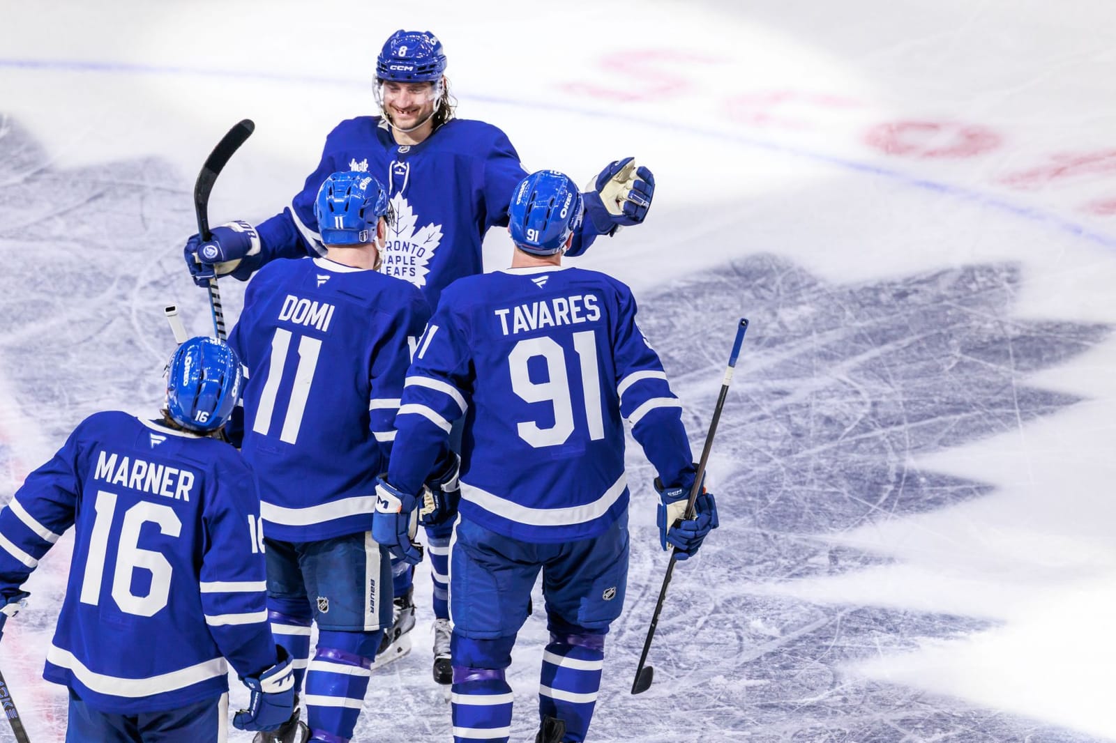 Who is the coach of Toronto Maple Leafs?