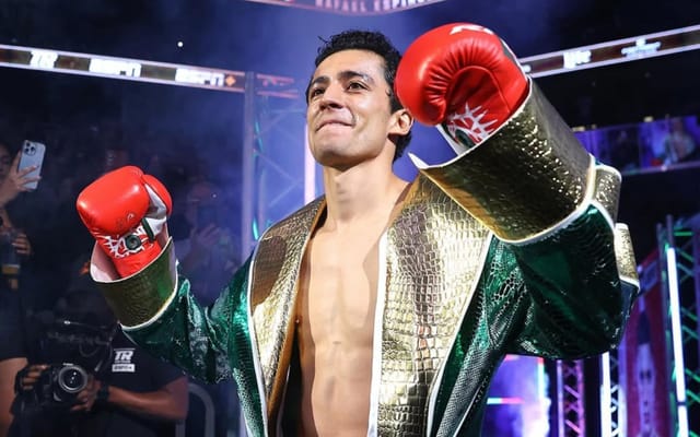 Who is Rafael Espinoza? All about the Mexican professional boxer set to ...