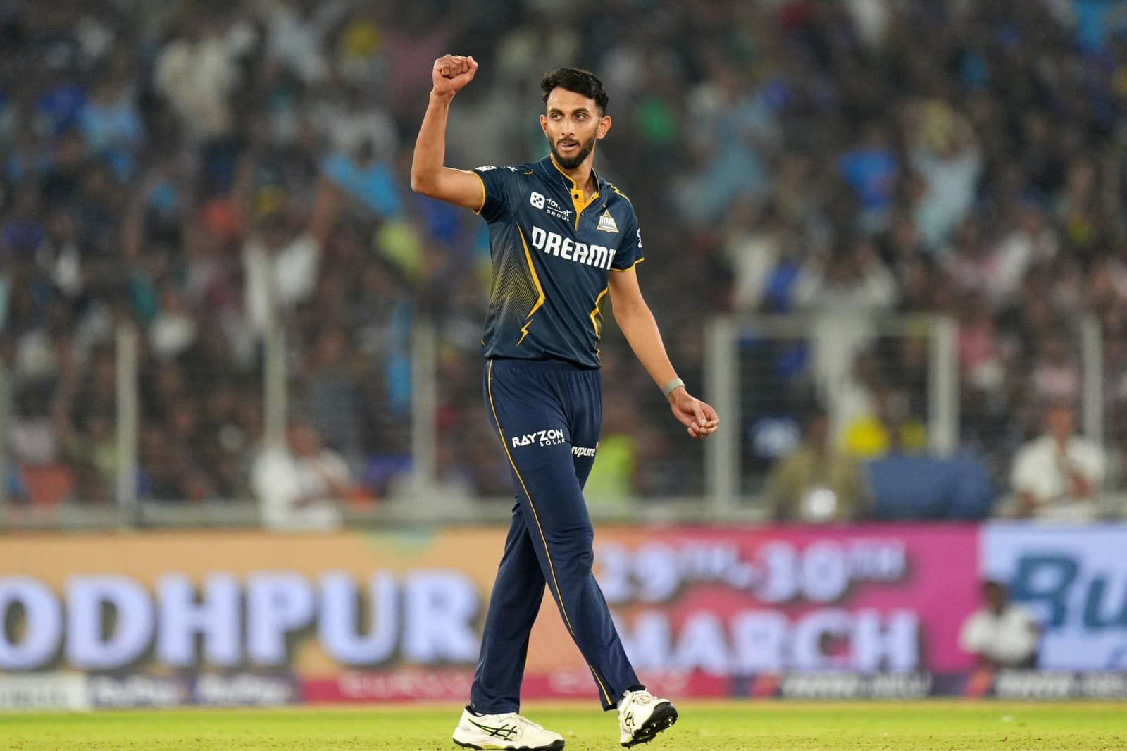 Prasidh Krishna waves goodbye to Tim David after castling him with a ...