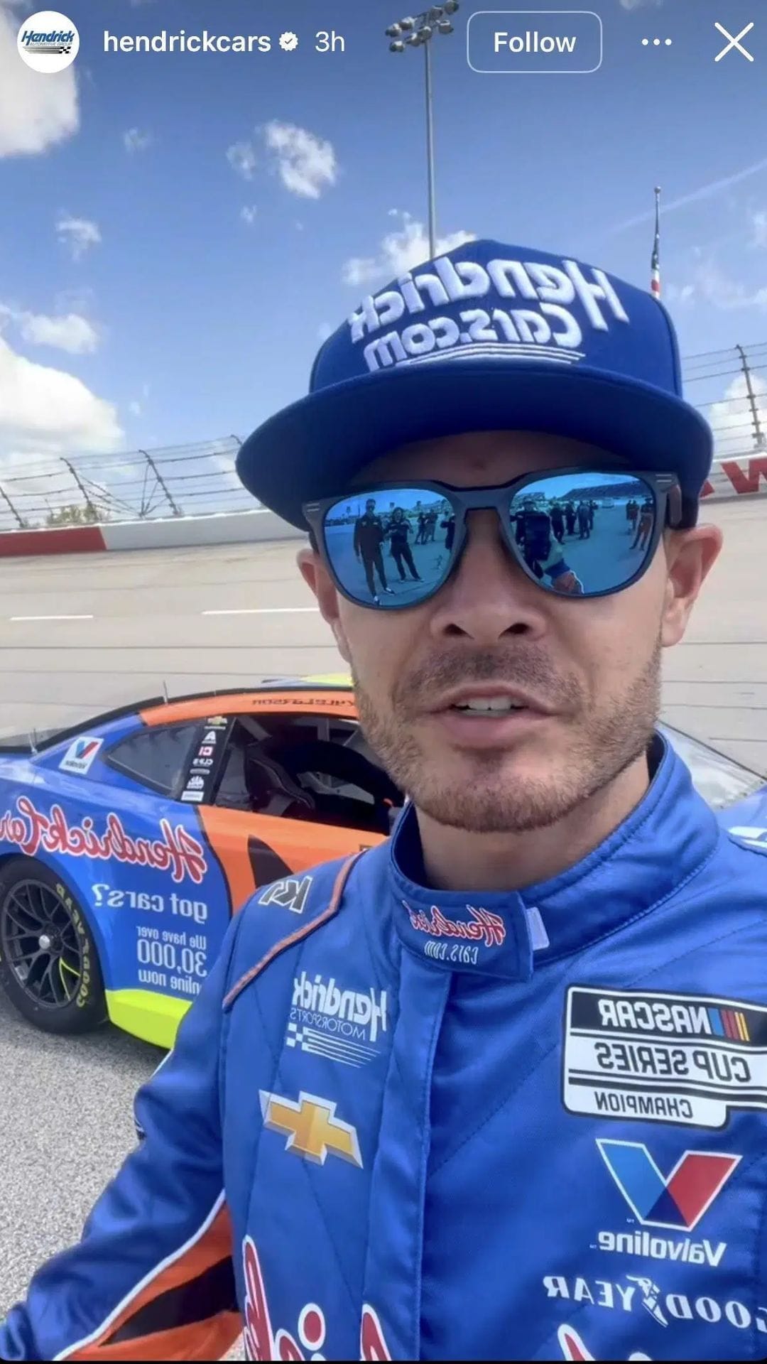 Early trouble for Kyle Larson as he crashes and suffers heavy damage in ...
