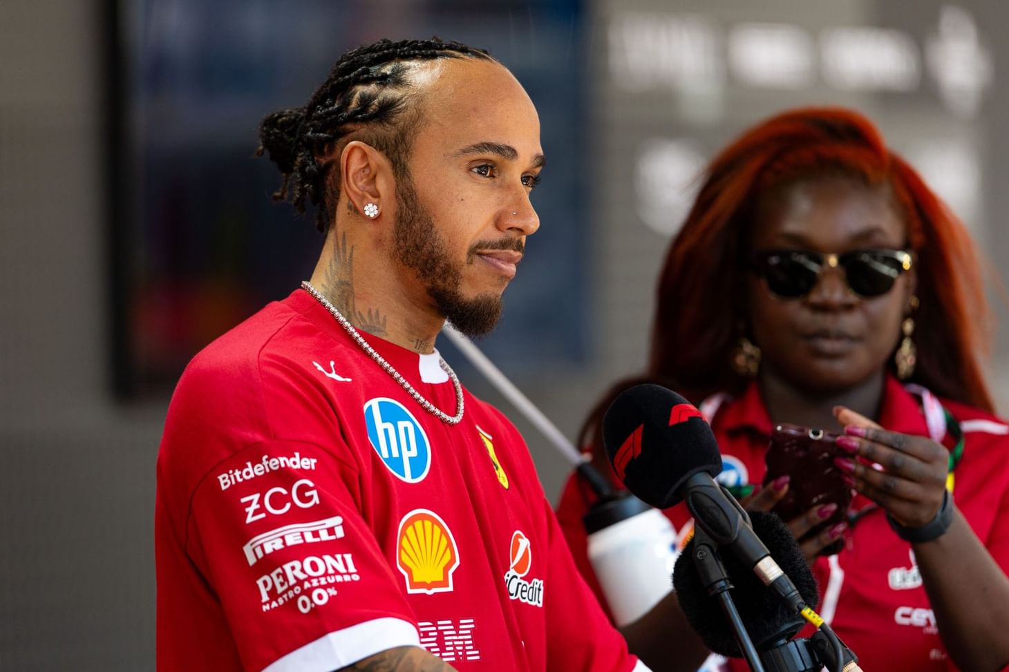 Lewis Hamilton raises style quotient by arriving on a Motorbike for ...