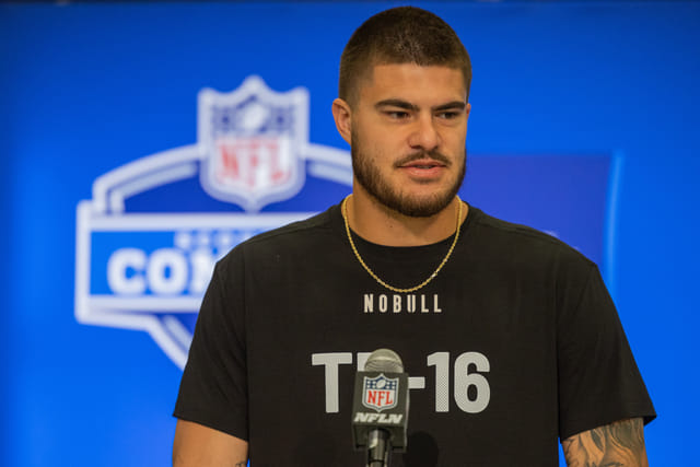 Chiefs TE Jared Wiley proposes to ex-Longhorns softball standout ...