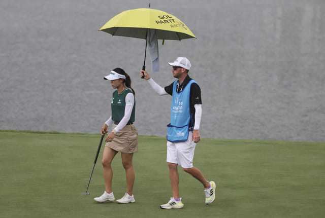 Lydia Ko: Lydia Ko says caddie’s yardage book “weighed like a dumbbell ...