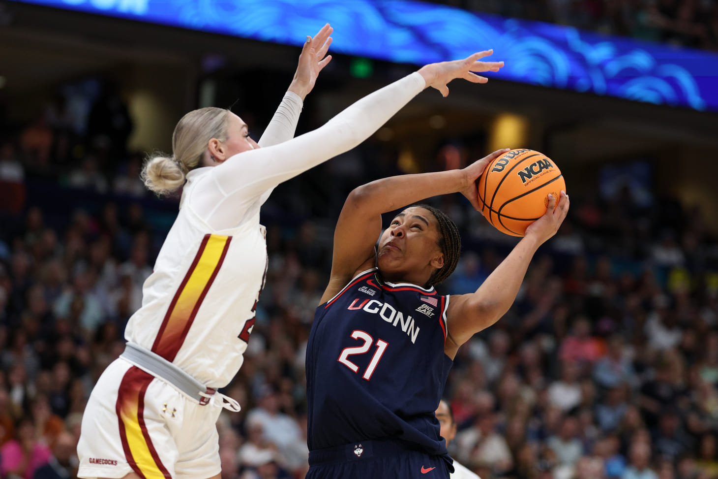 UConn’s Sarah Strong shows off her strength for USA 3x3 vs Spain ...
