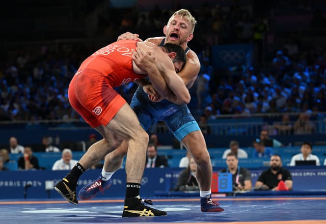 Kyle Dake reacts to Carter Starocci's subtle dig after nail biting ...