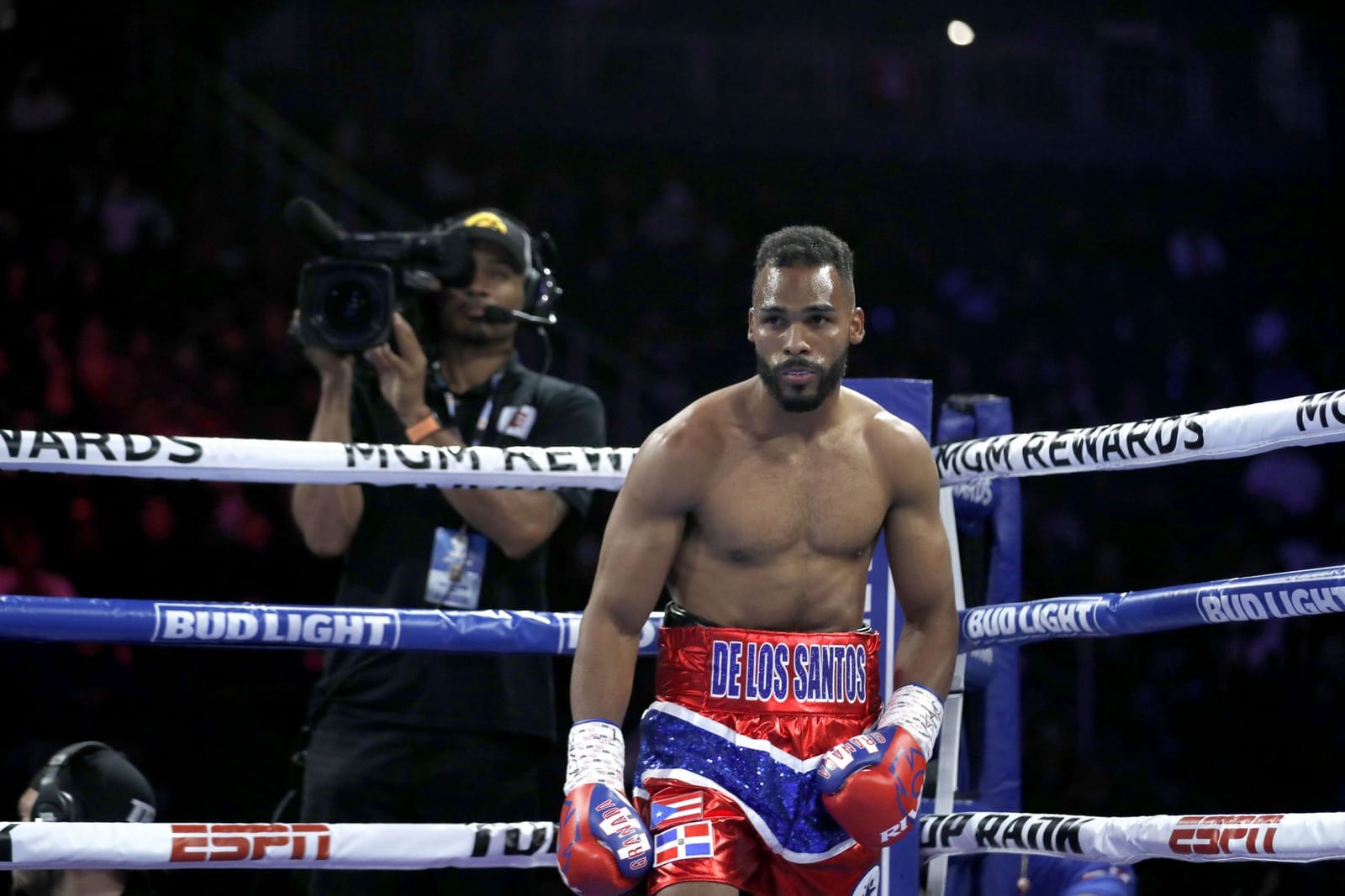 What is Edwin De Los Santos' record?