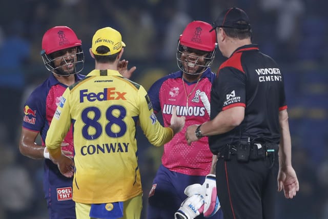 “Always a student around you” - Team India wicket-keeper gets clicked ...