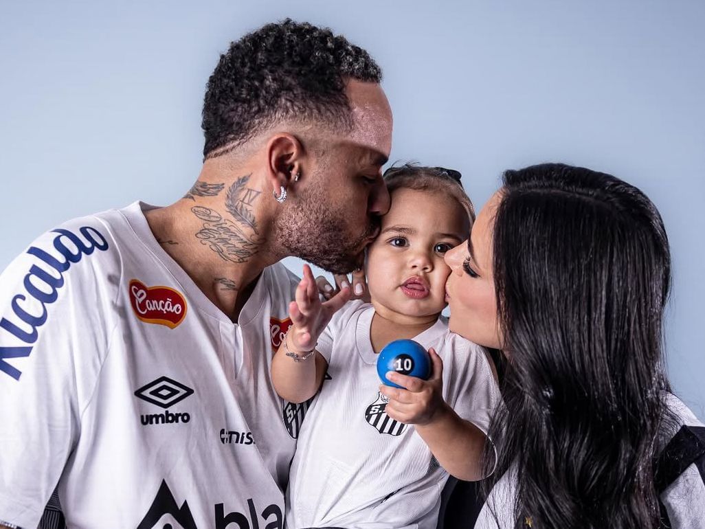 Neymar Family - Father, Mother, Siblings, Girlfriend, Kids